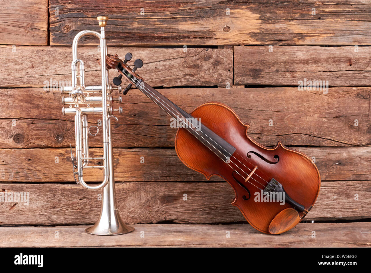 Classical music instruments hi-res stock photography and images - Alamy