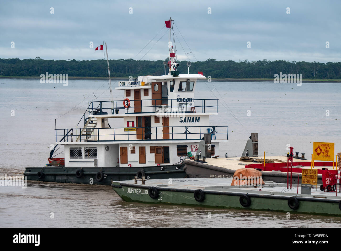 Amazon rainforest expedition boat hi-res stock photography and images ...