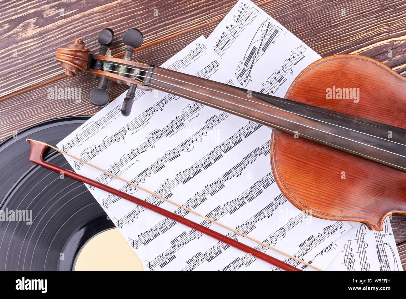 Gramophone record sheet music hi-res stock photography and images - Alamy