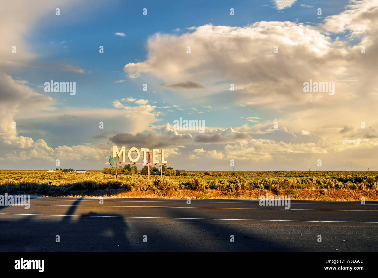 Vintage motel sign hi-res stock photography and images - Alamy