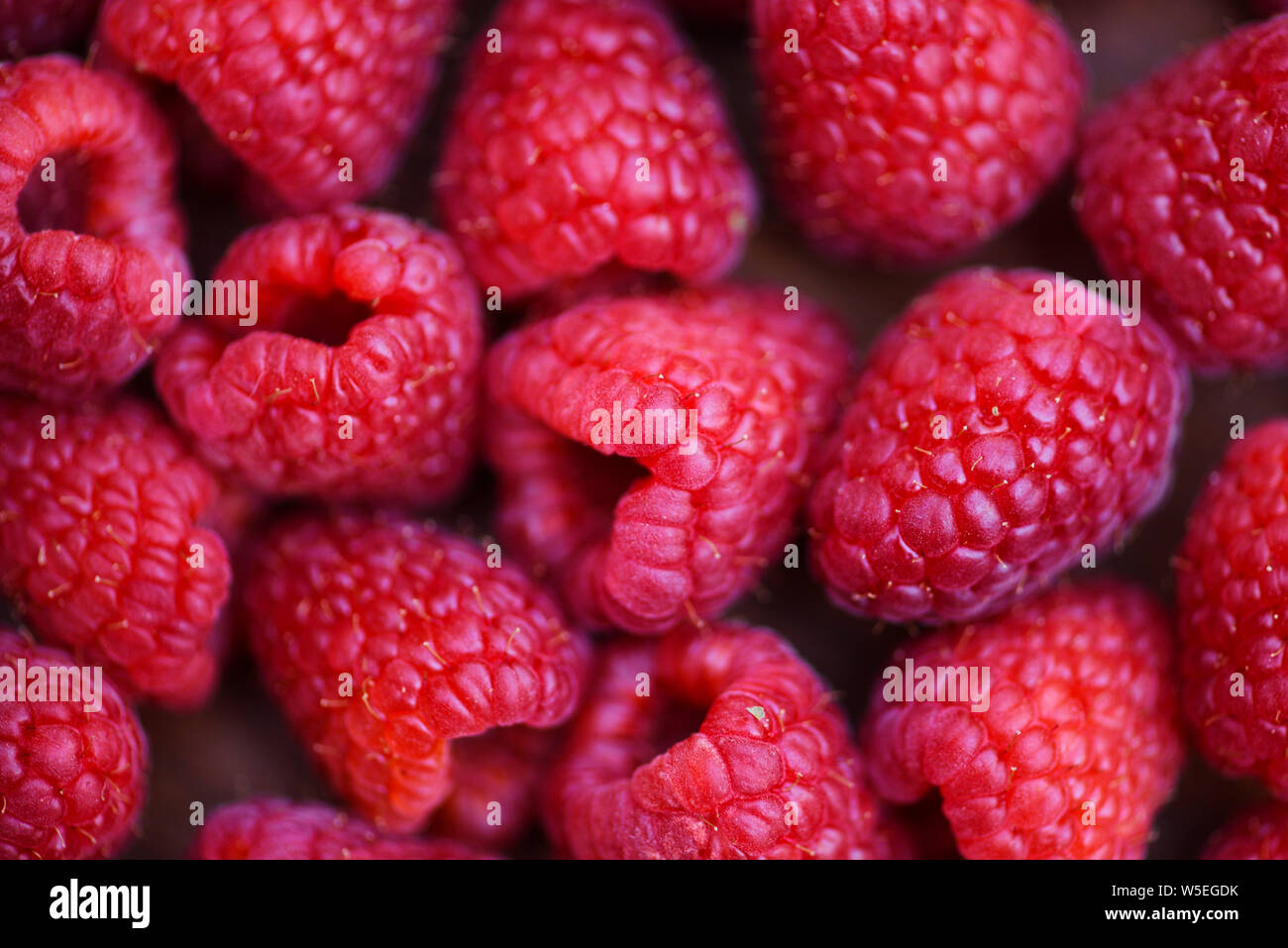 Fresh raspberry texture / Close up red raspberries fruit background top ...