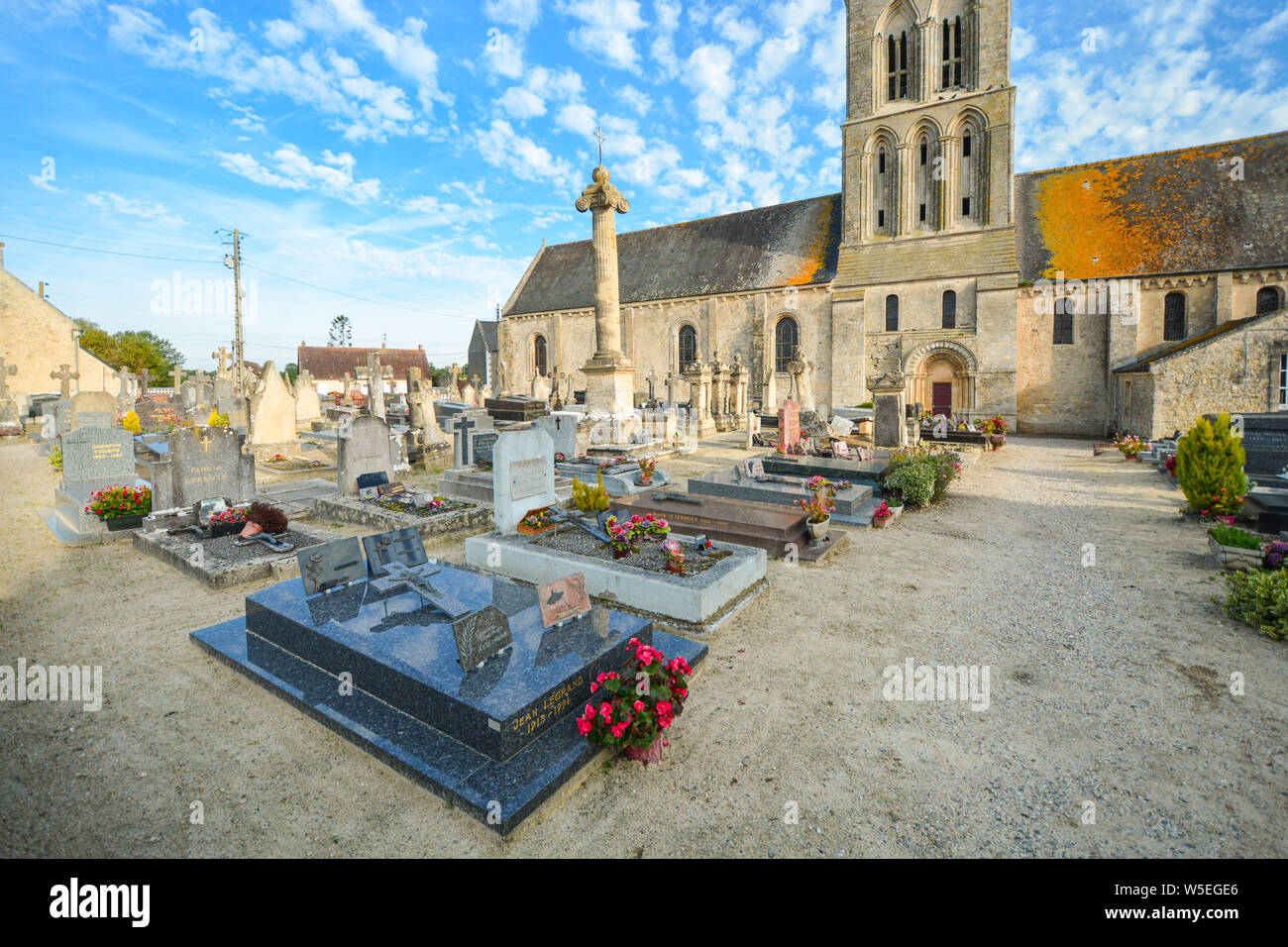 Somber grave hi-res stock photography and images - Alamy