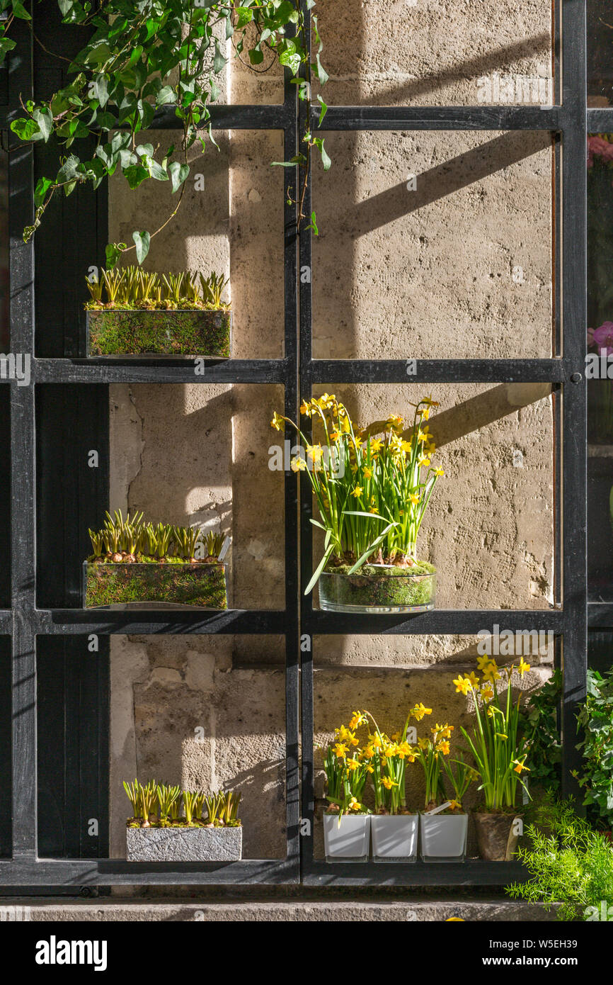 Flower shop exterior hi-res stock photography and images - Alamy