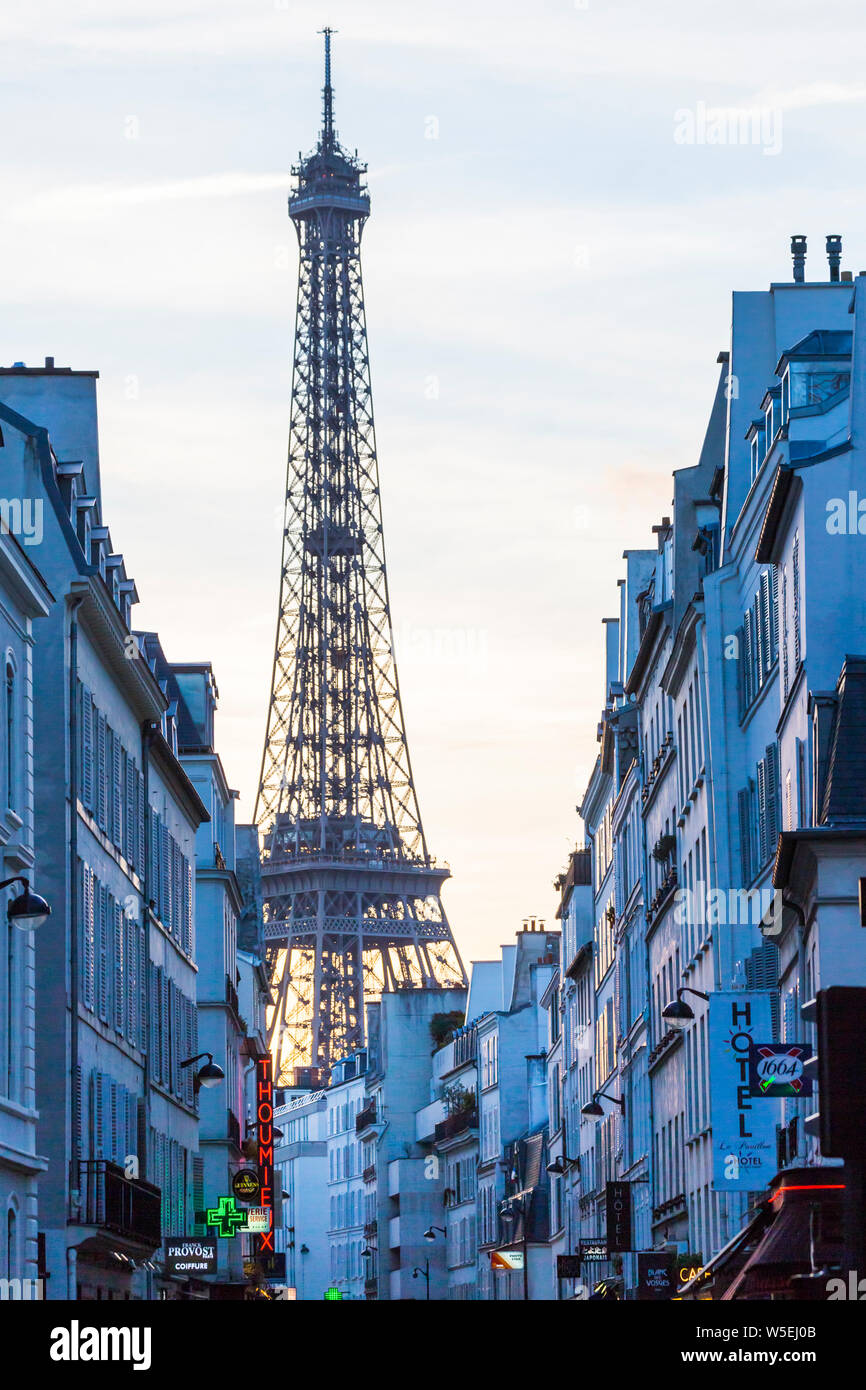 Eiffel Tower and the 7th Arrondissement, Paris Stock Photo - Alamy