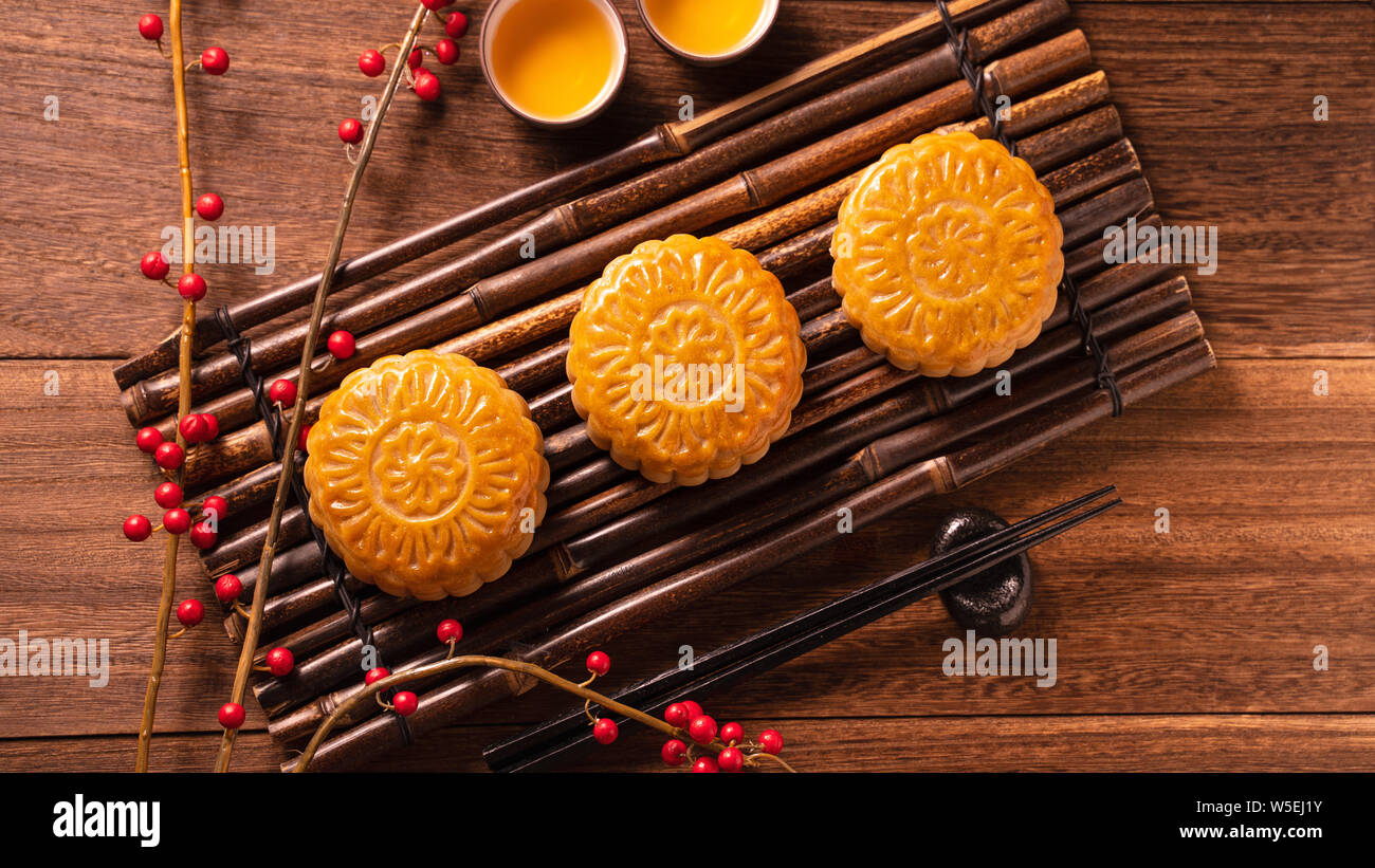 Moon cake Mooncake table setting - Chinese traditional pastry with tea ...