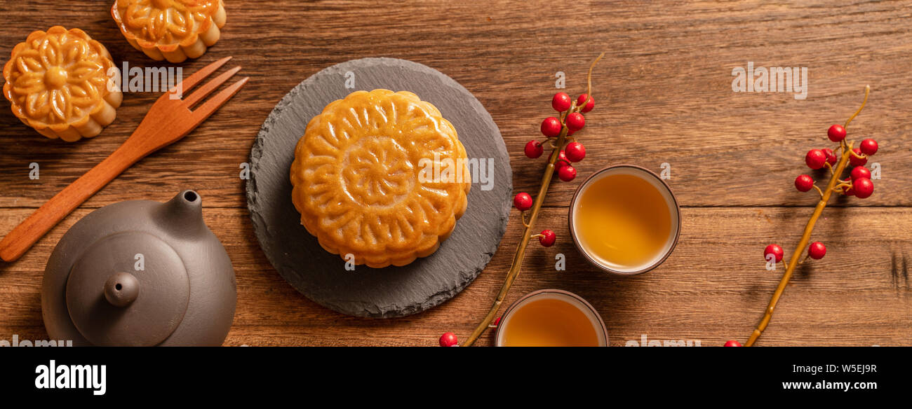 Moon cake Mooncake table setting - Chinese traditional pastry with tea ...