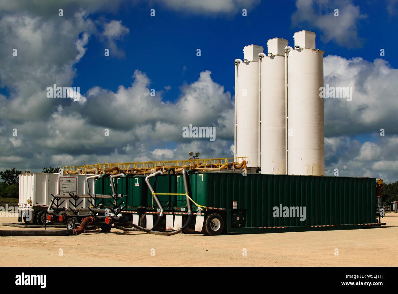 Well completions hi-res stock photography and images - Alamy