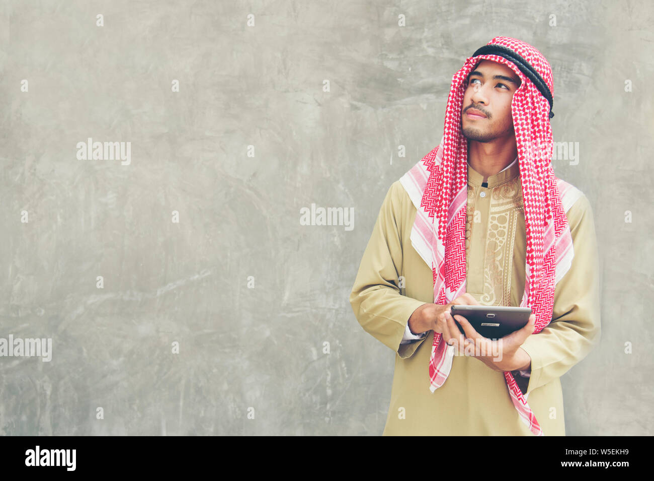 Handsome muslim arabic man smiling hi-res stock photography and images ...