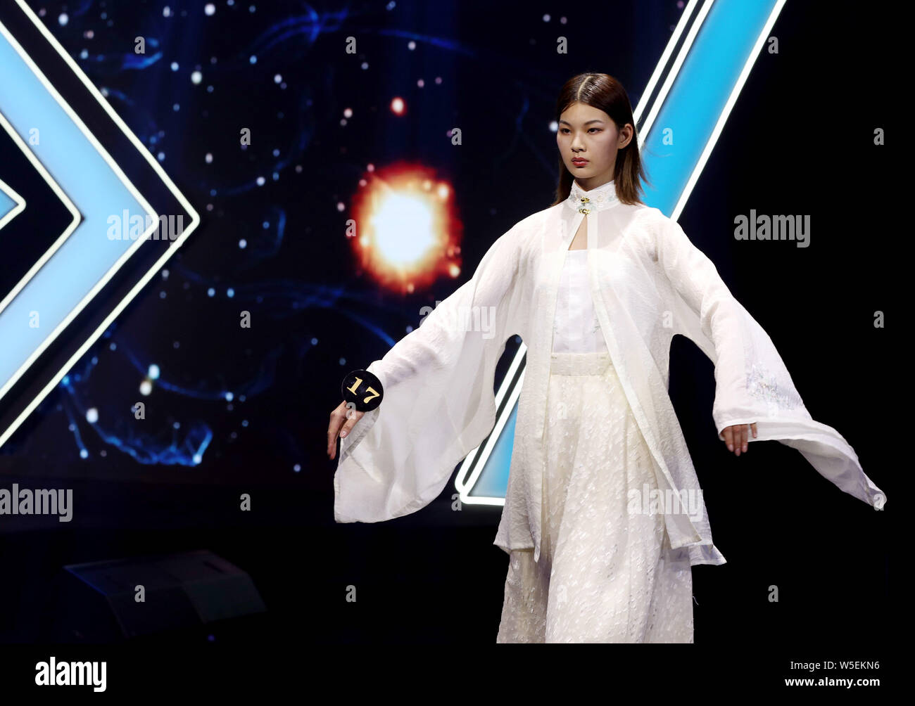 Super model hi-res stock photography and images - Alamy