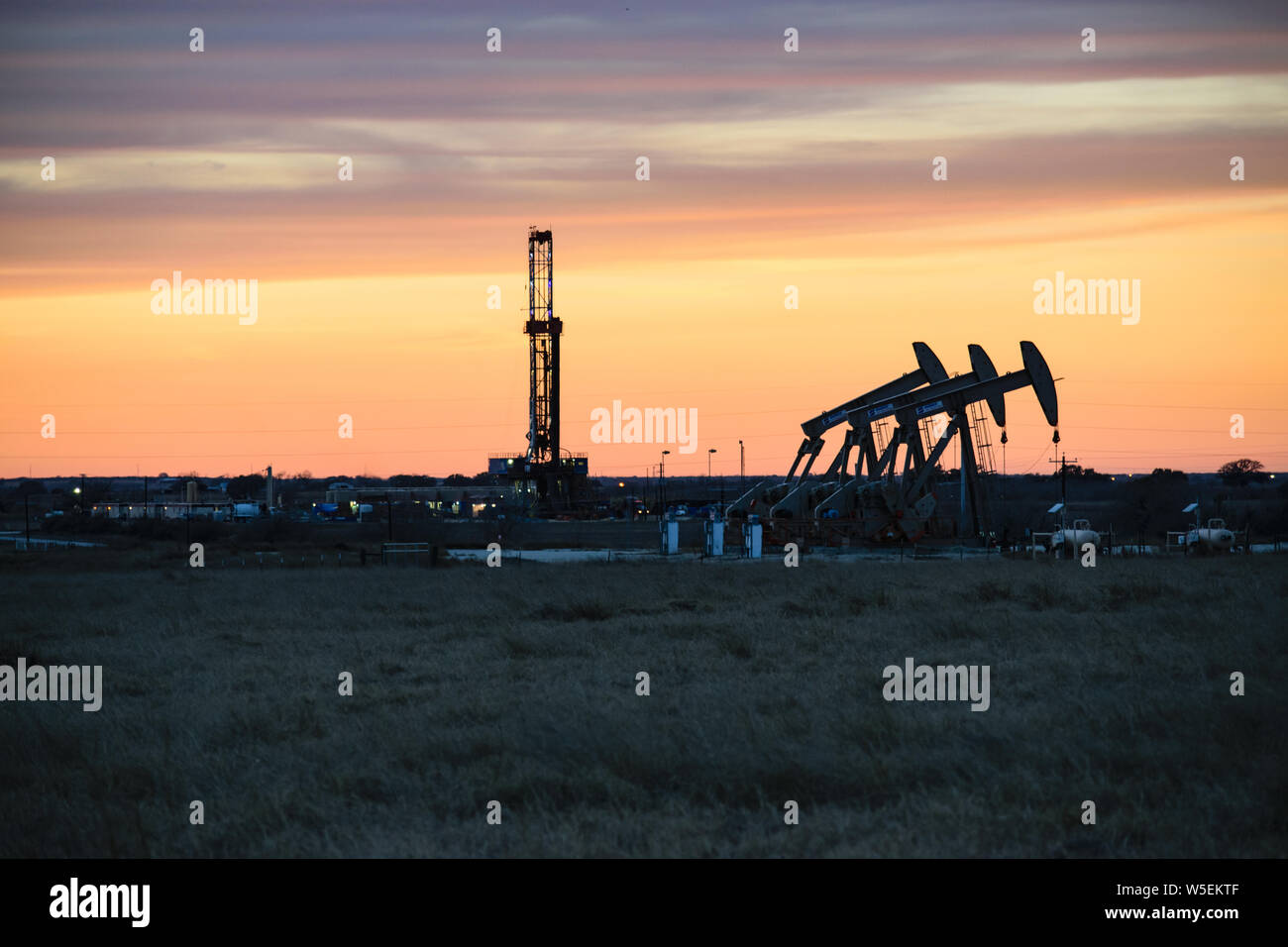 Well completions hi-res stock photography and images - Alamy