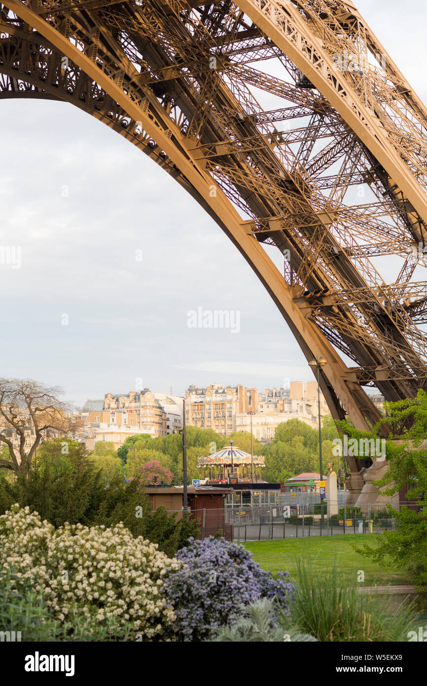 Eiffel tower arch hi-res stock photography and images - Alamy