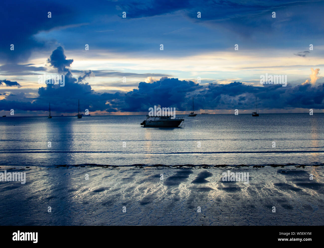 Fiji fijian boat pacific hi-res stock photography and images - Alamy