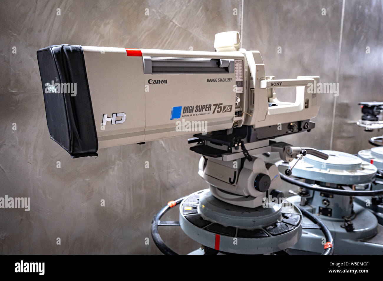 Tv studio hi-res stock photography and images - Alamy