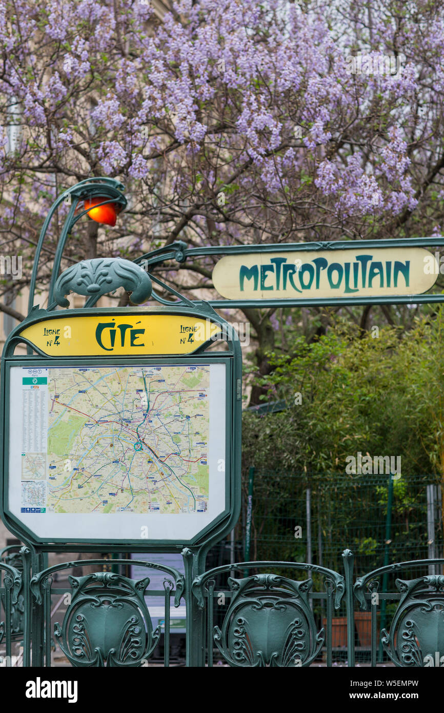 Paris flower market ile de la cité hi-res stock photography and images ...