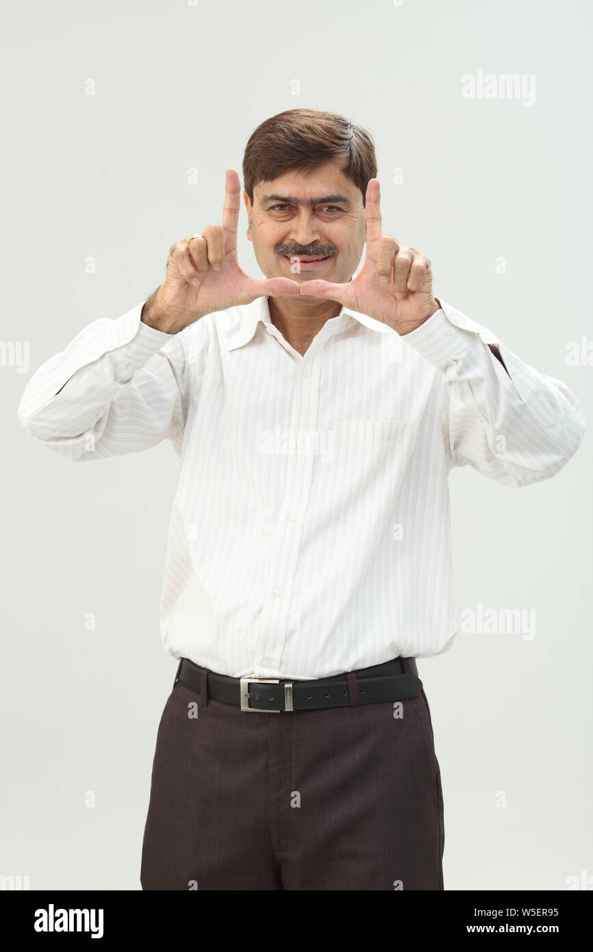 Film director framing location hands hi-res stock photography and ...