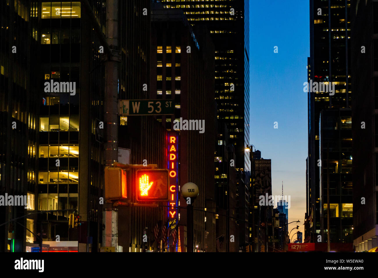 Radio city music hall rockettes hi-res stock photography and images - Alamy