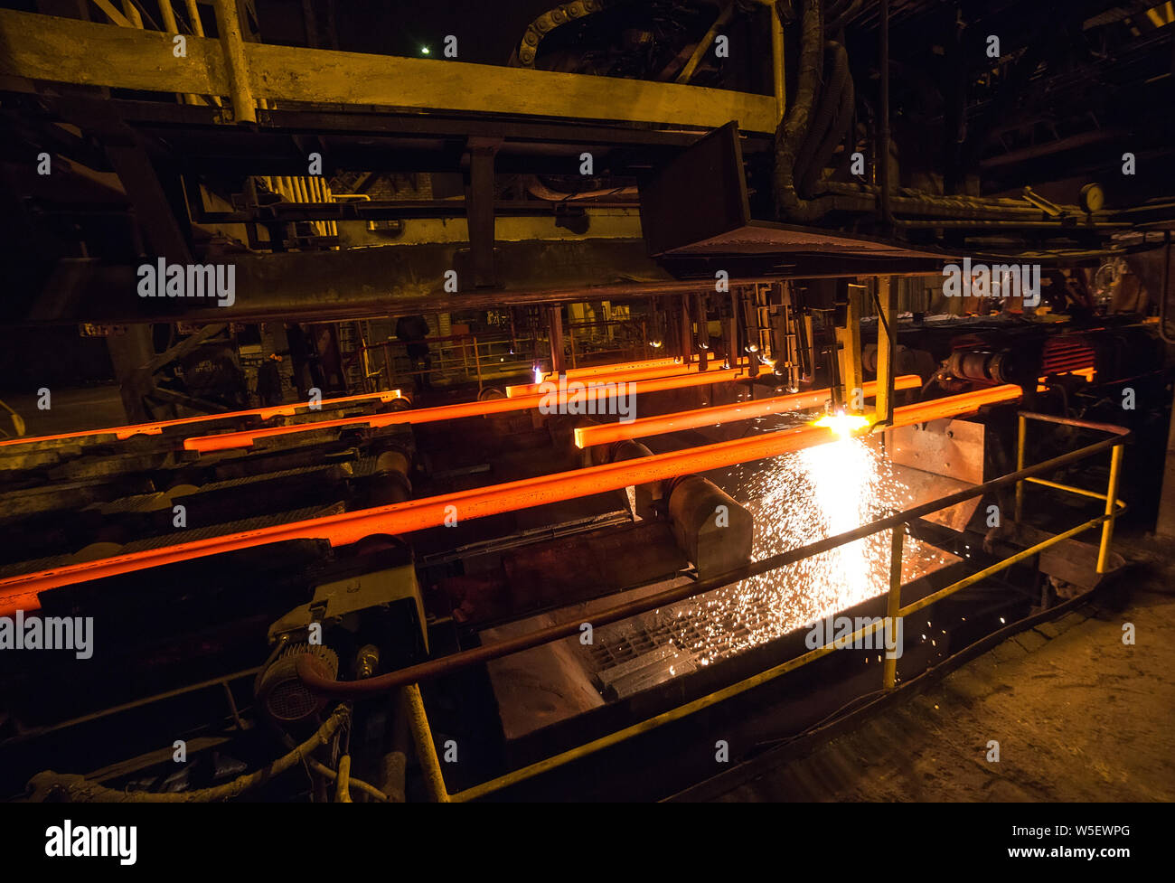Torch cutting steel slab hi-res stock photography and images - Alamy