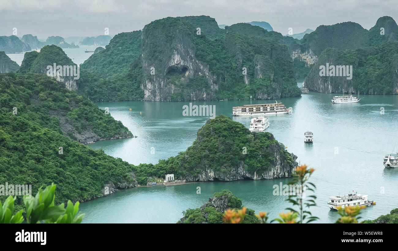 Ship lookout hi-res stock photography and images - Alamy