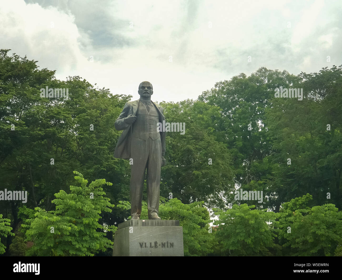 A vladimir lenin statue hi-res stock photography and images - Alamy