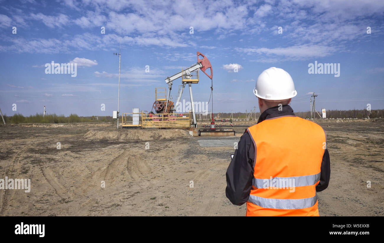 Pumping unit hi-res stock photography and images - Alamy