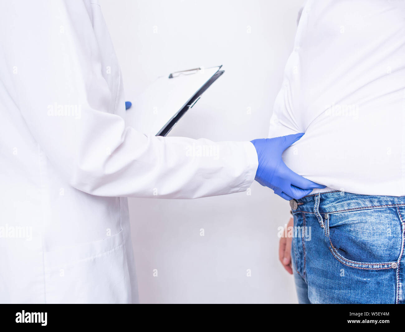 The doctor nutritionist conducts a physical examination and evaluation ...