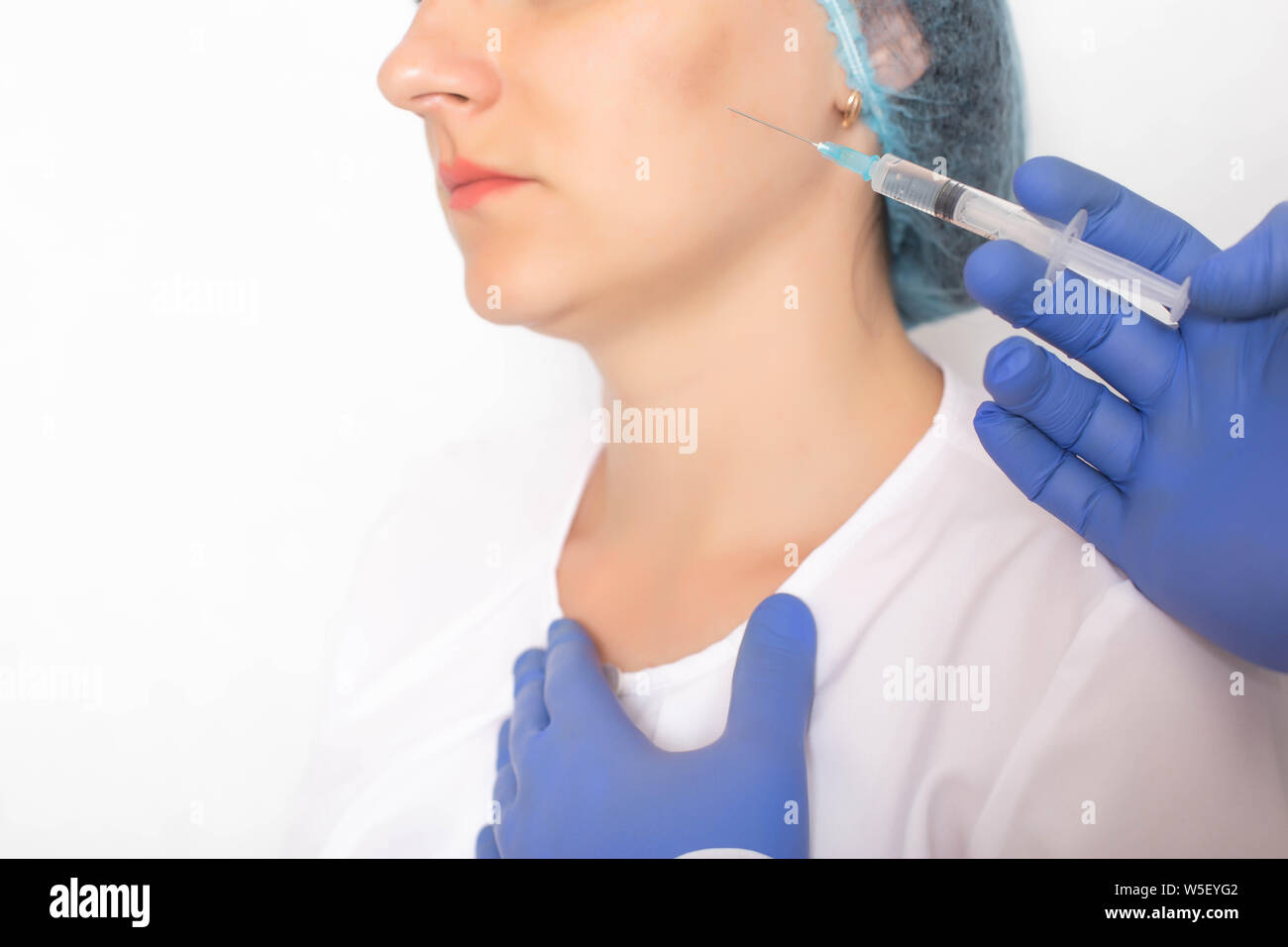 Modern non-surgical method of treating facial vessels with ...