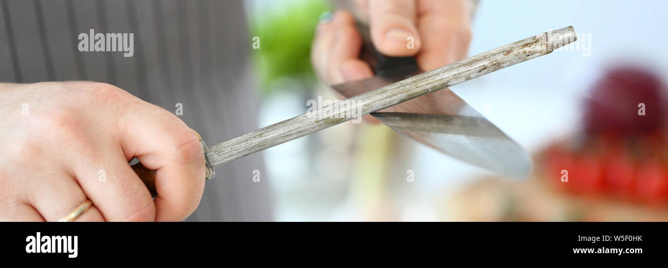 Whetting hi-res stock photography and images - Alamy