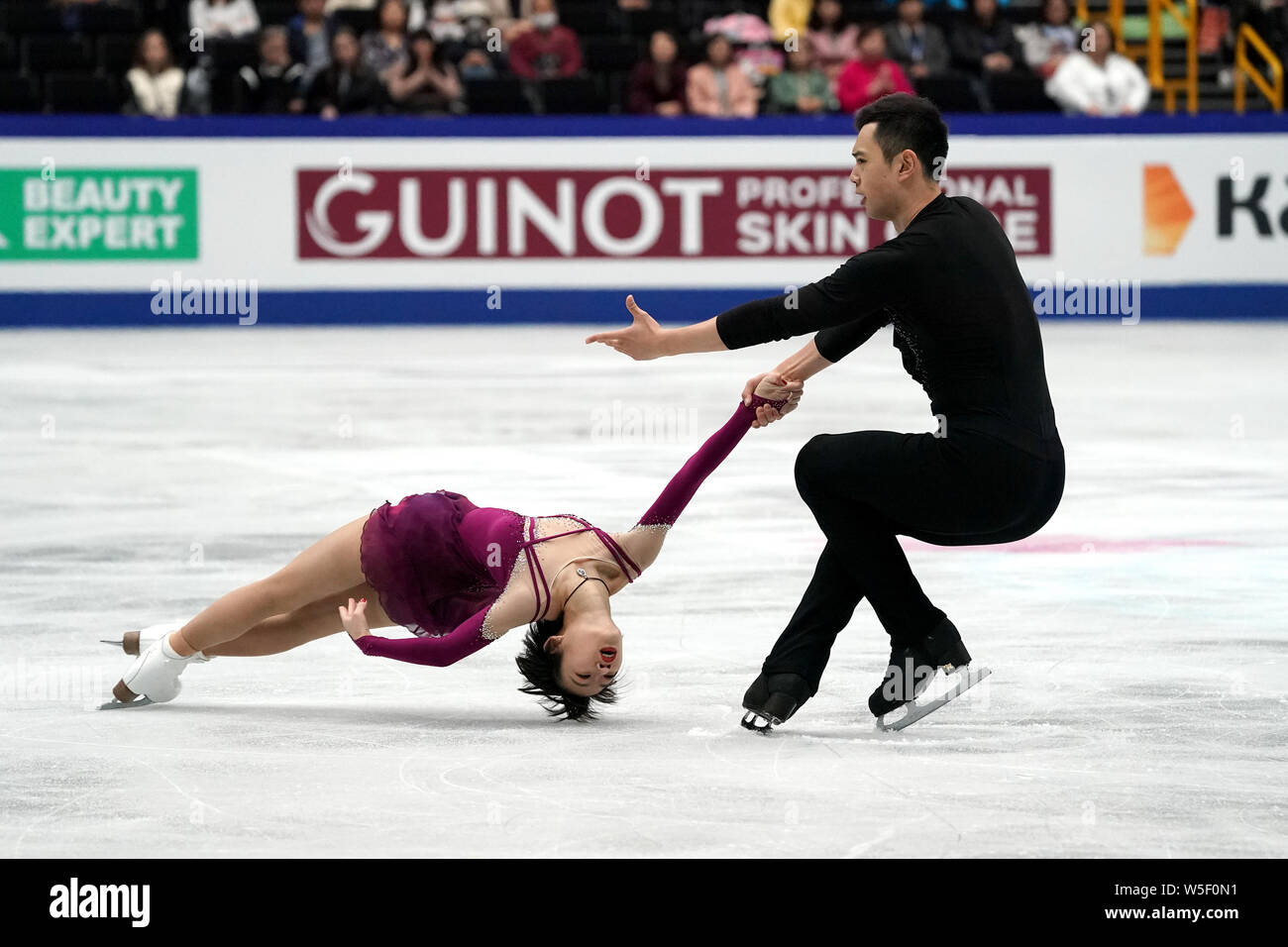 Chinese figure skaters Peng Cheng and Jin Yang compete in the Pairs ...