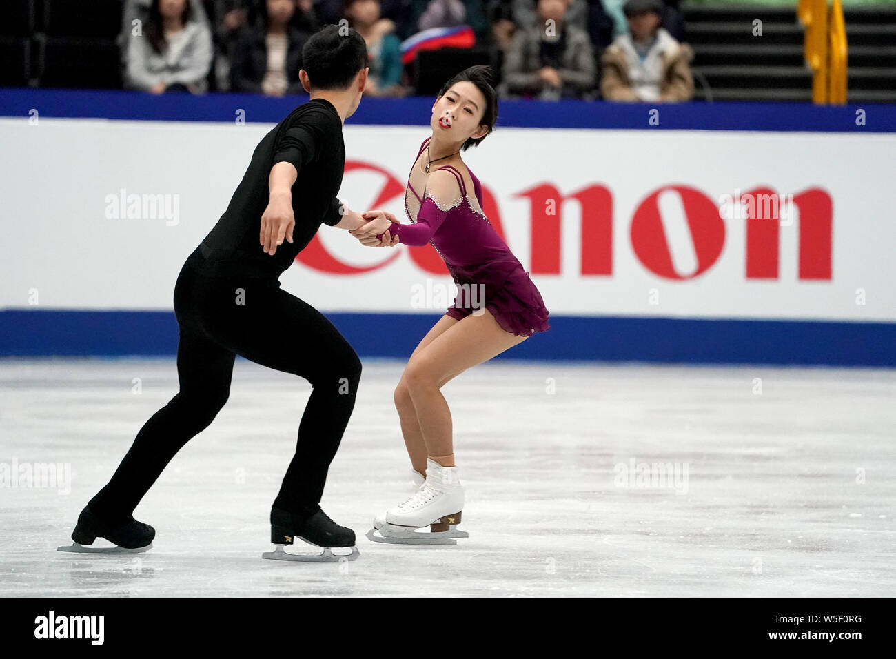 Chinese figure skaters Peng Cheng and Jin Yang compete in the Pairs ...