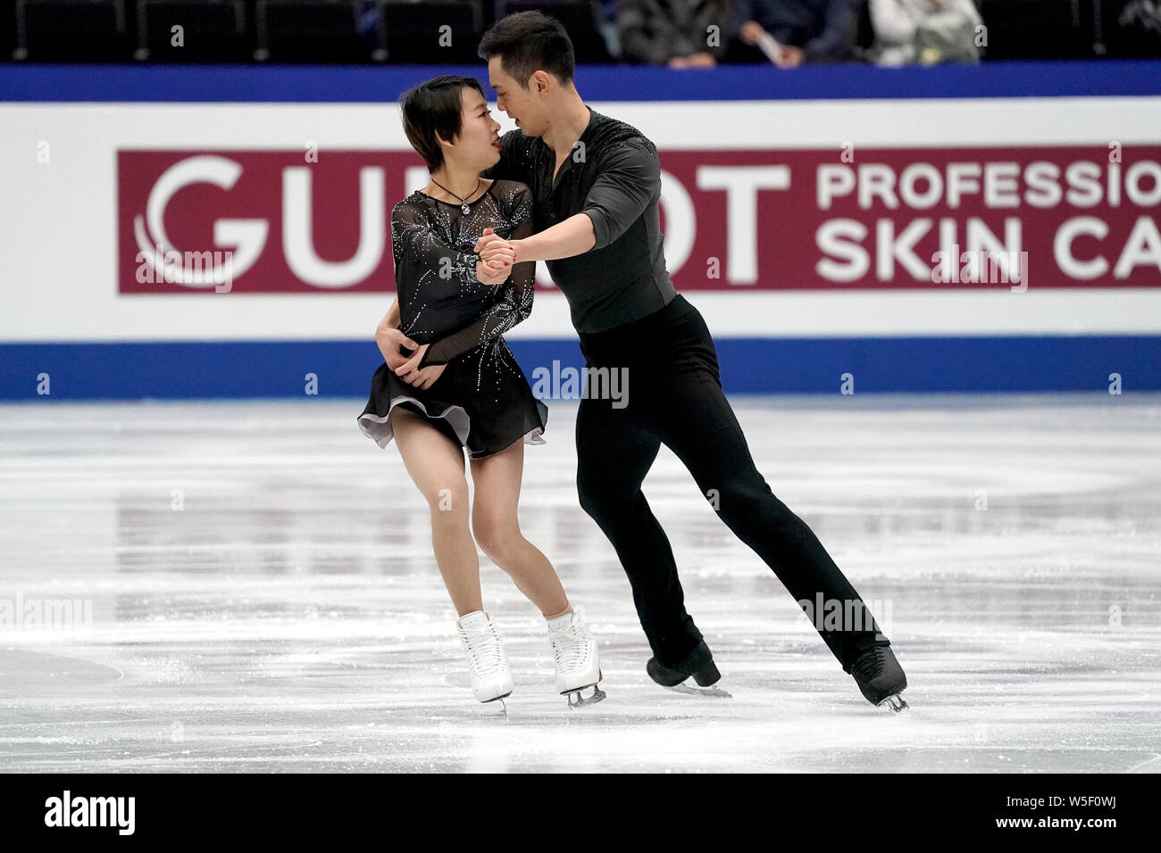 Chinese figure skaters Peng Cheng and Jin Yang compete in the Pairs ...