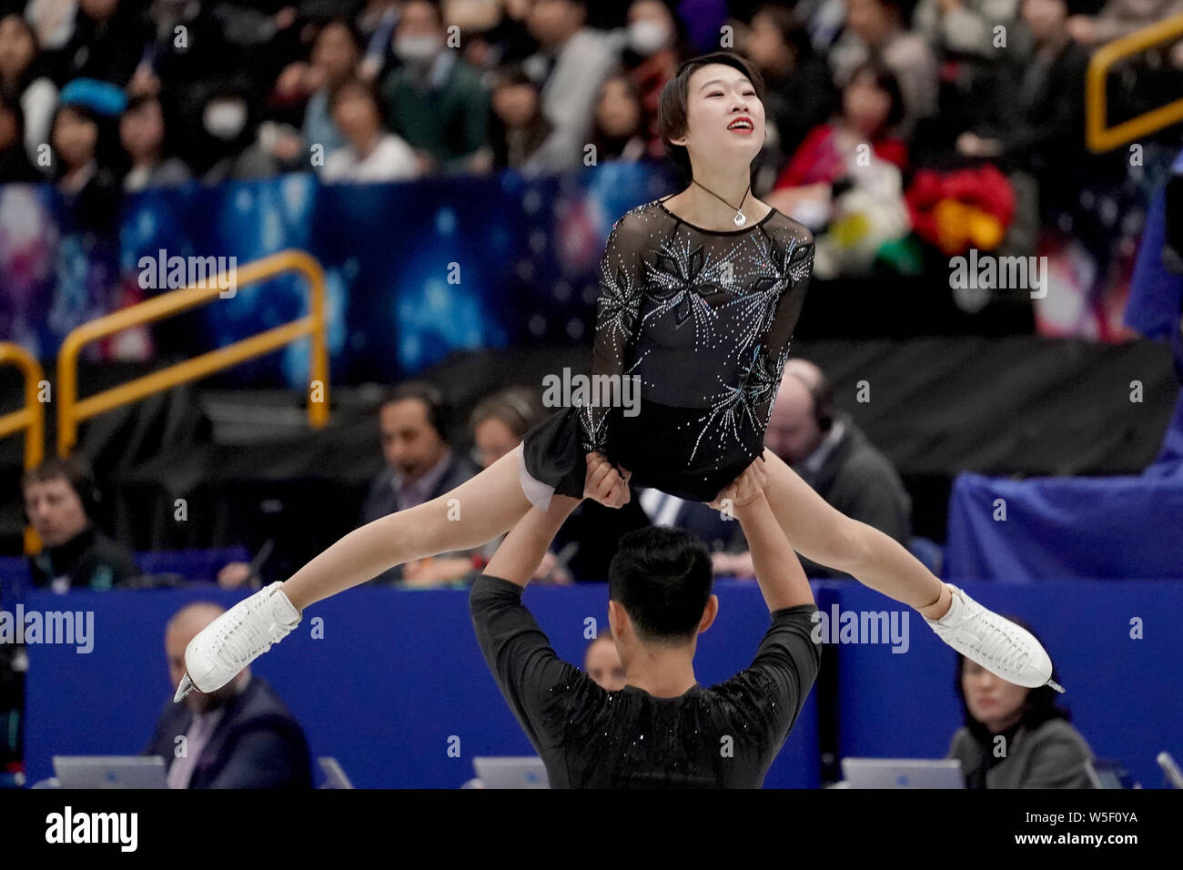 Chinese figure skaters Peng Cheng and Jin Yang compete in the Pairs ...