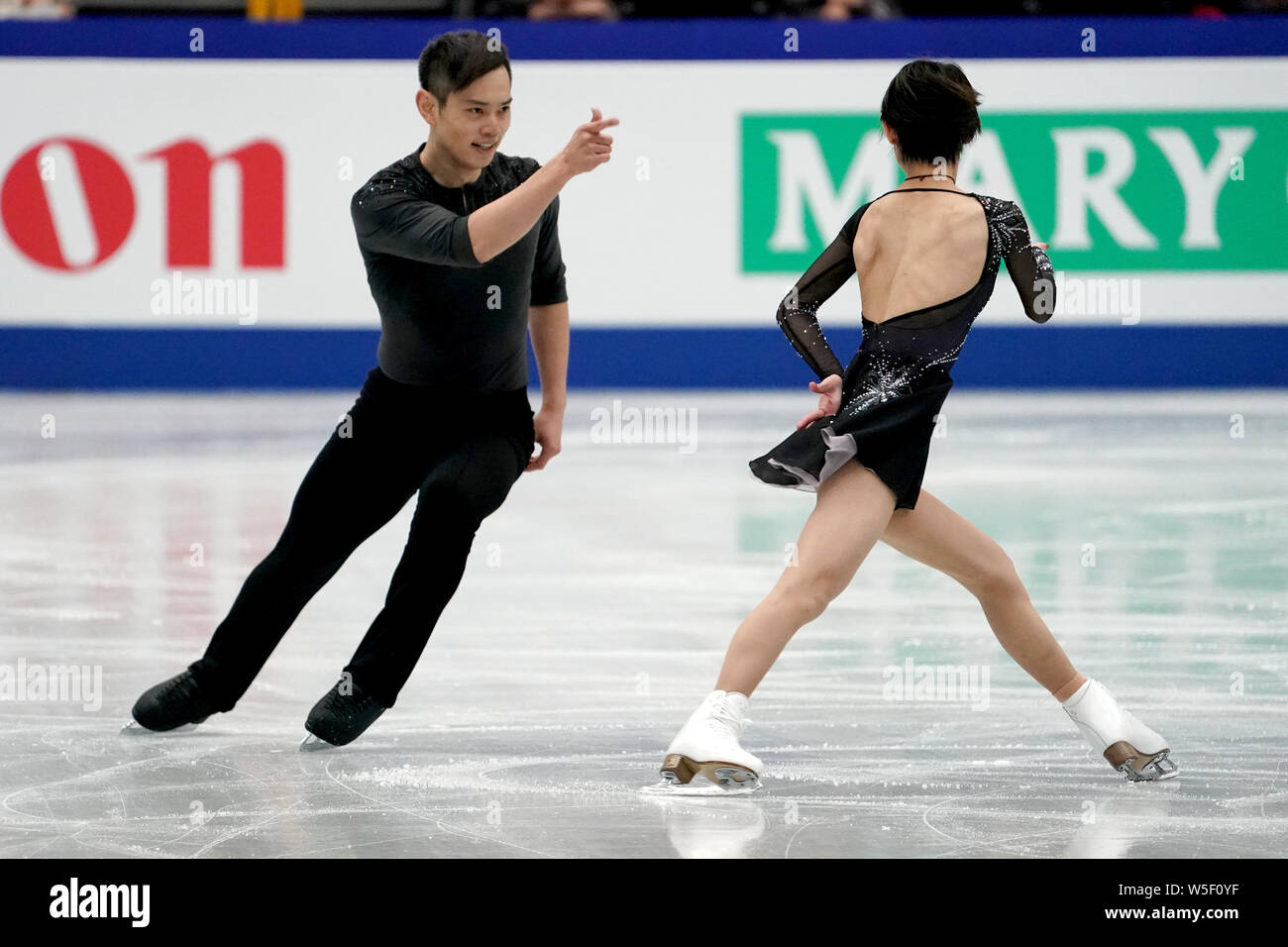 Chinese figure skaters Peng Cheng and Jin Yang compete in the Pairs ...
