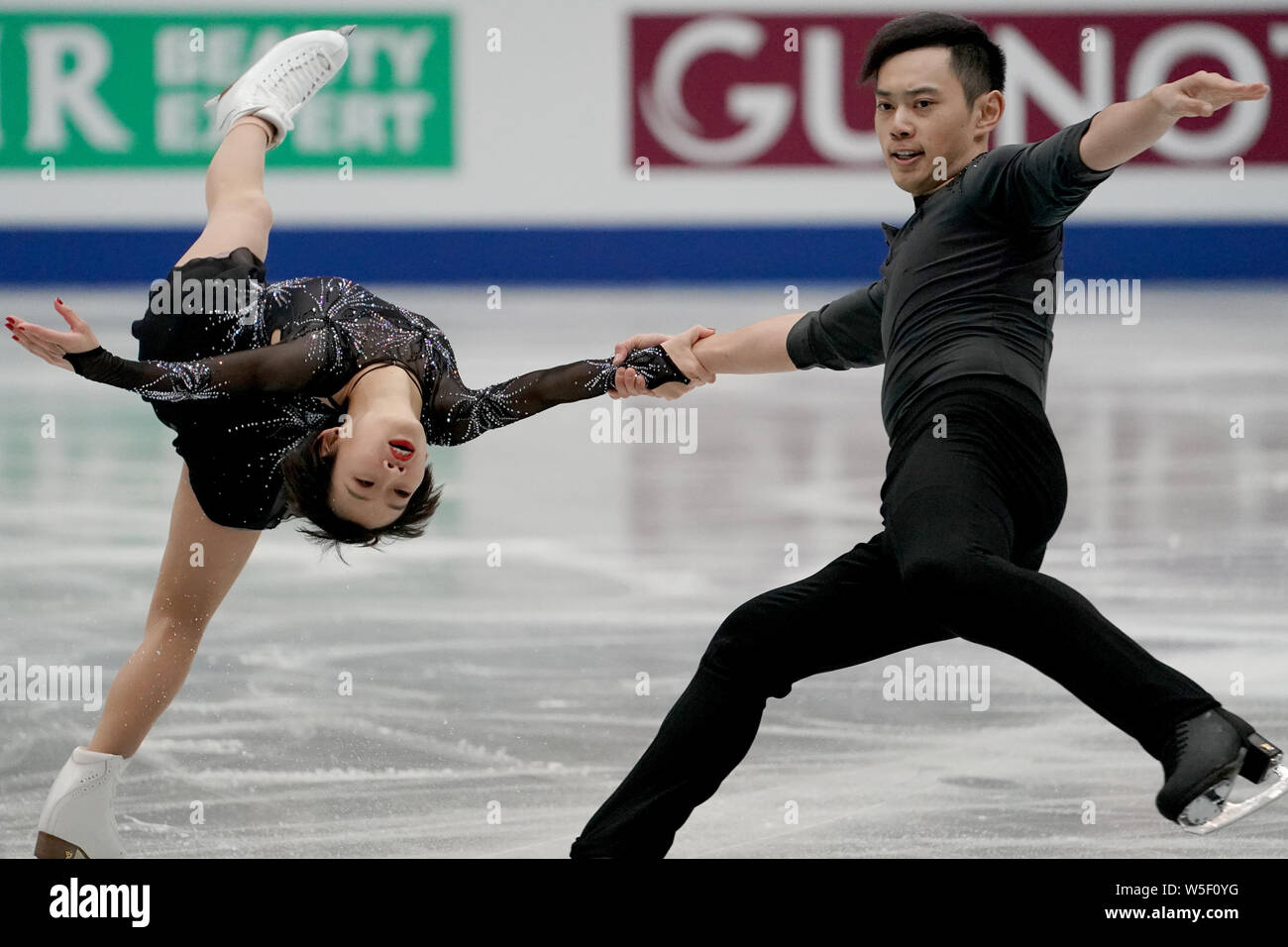 Chinese figure skaters Peng Cheng and Jin Yang compete in the Pairs ...