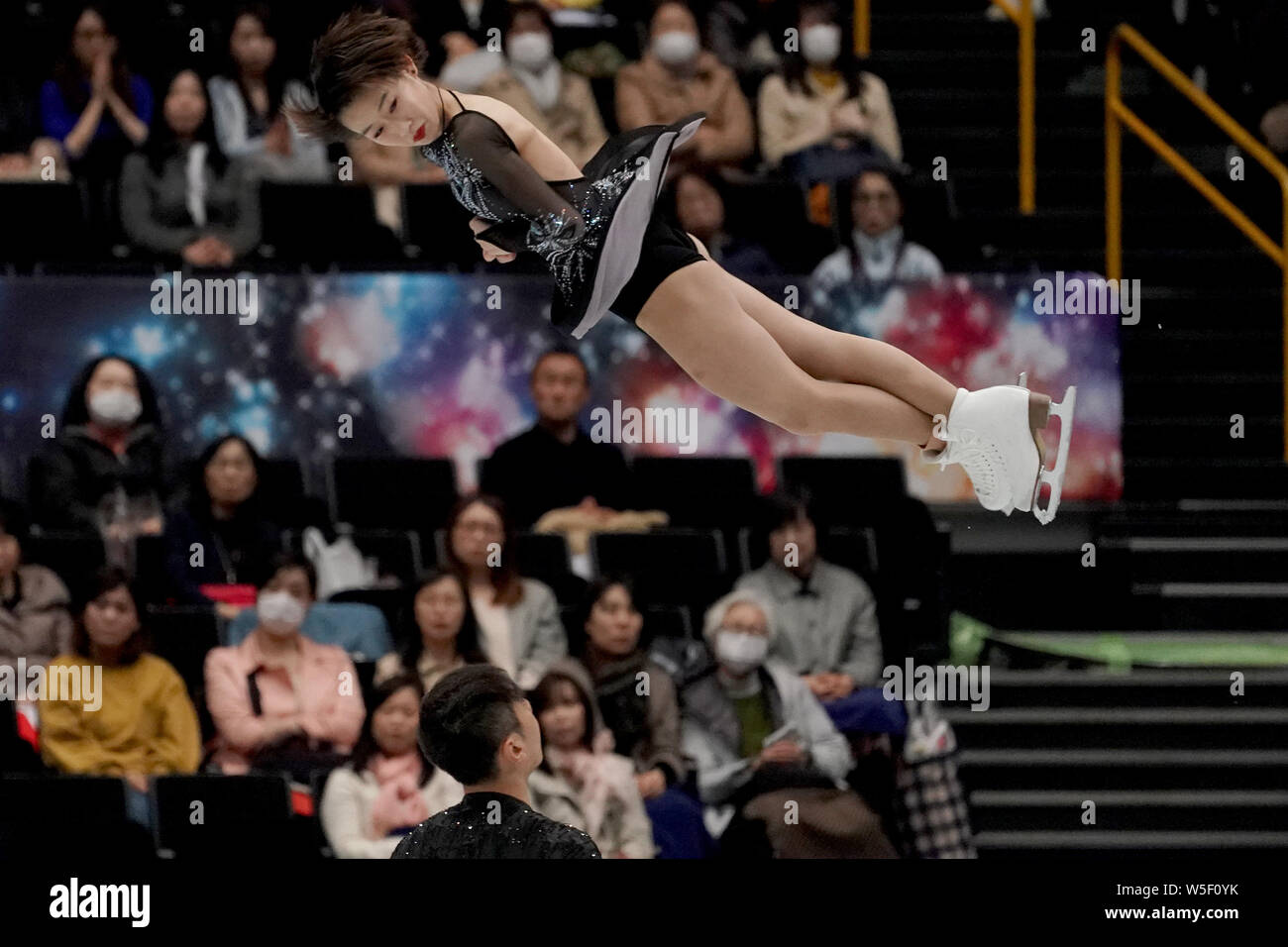 Chinese figure skaters Peng Cheng and Jin Yang compete in the Pairs ...