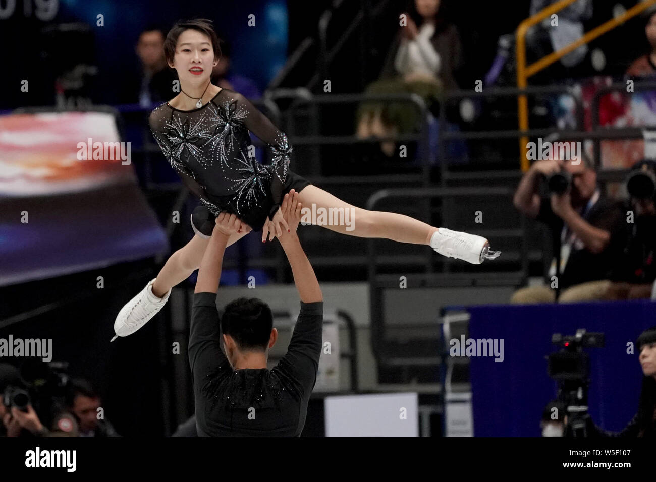 Chinese figure skaters Peng Cheng and Jin Yang compete in the Pairs ...