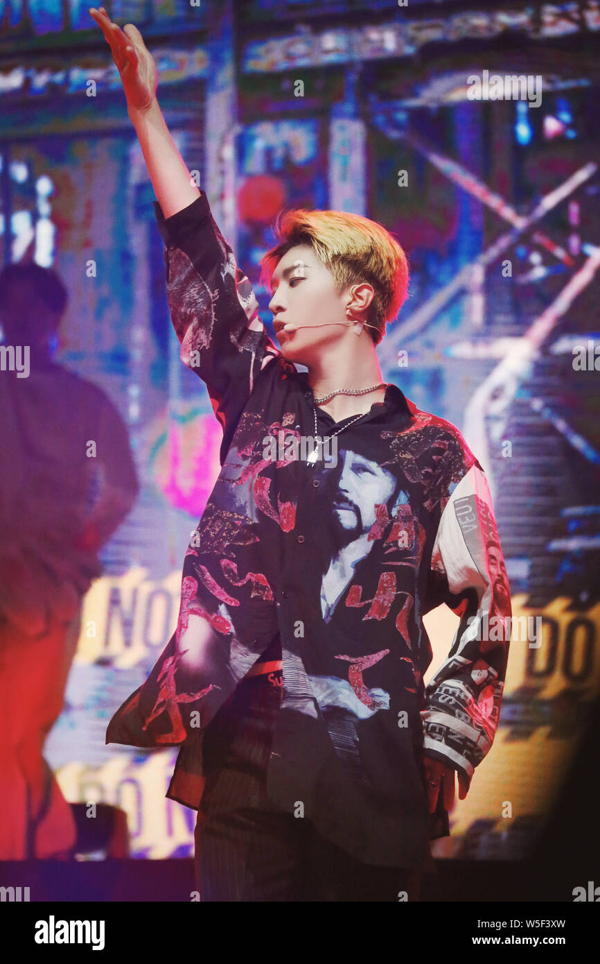 Chinese singer Fan Chengcheng, the younger brother of actress Fan ...