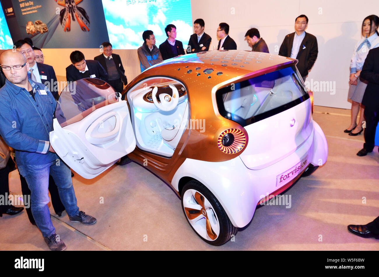 --FILE--A Smart Forvision concept car developed by Daimler and BASF is ...
