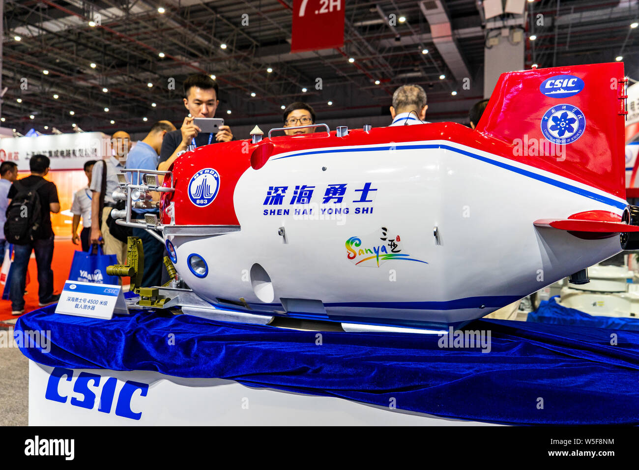 --FILE--People look at a model of the manned submersible Shenhai ...