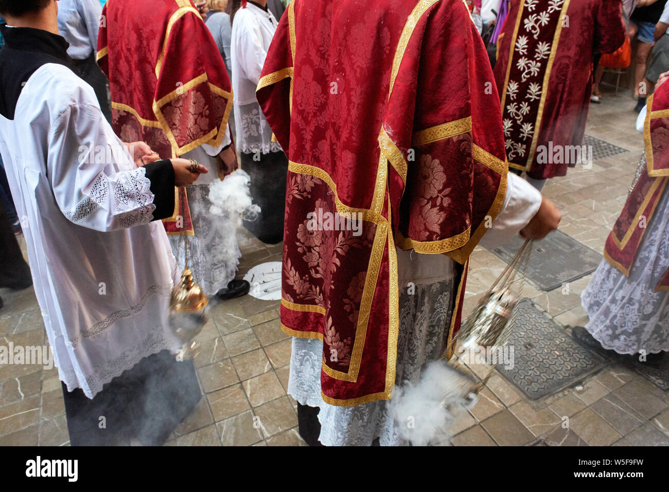 Catholic procession virgin mary float hi-res stock photography and ...