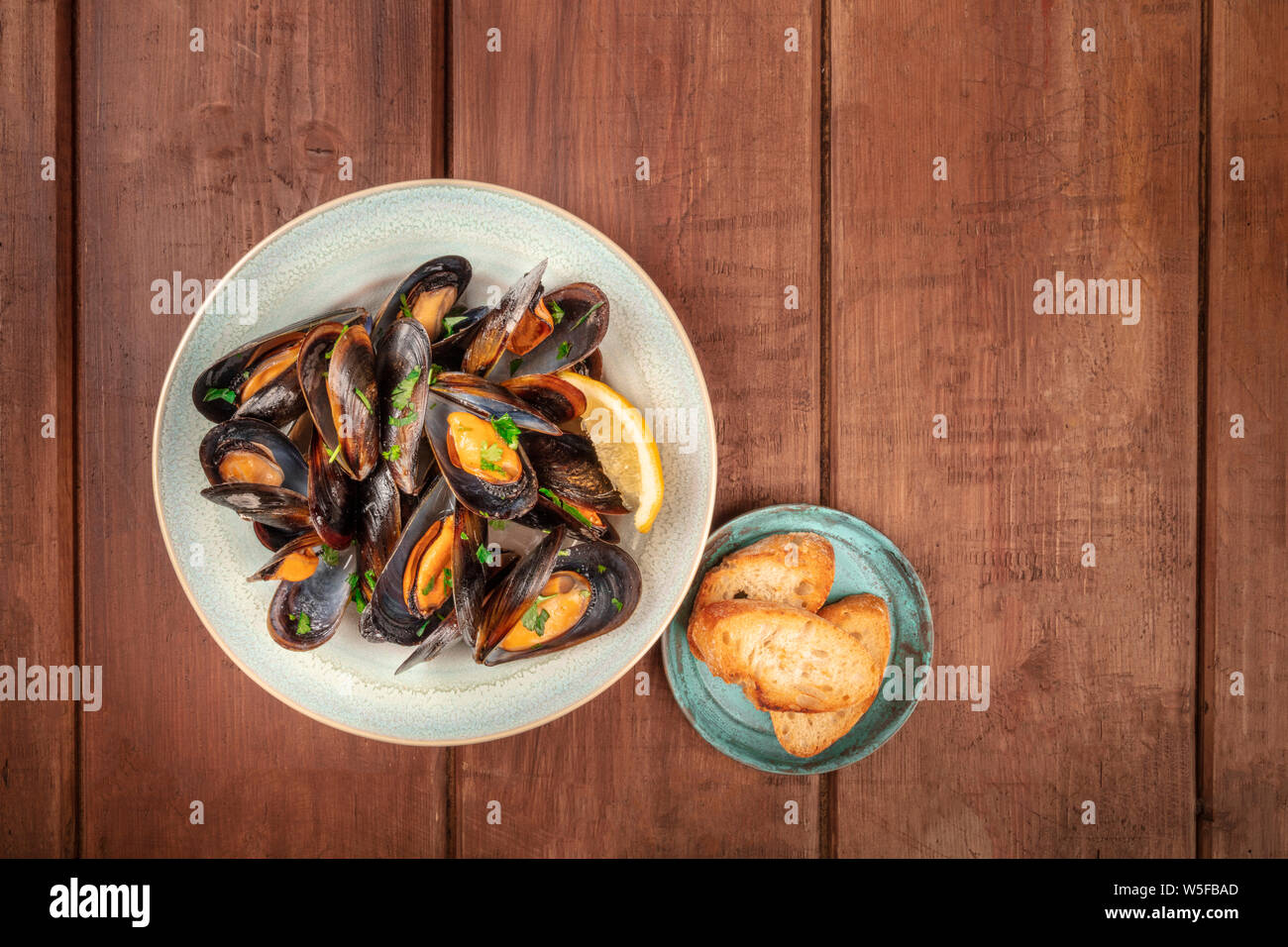 Marinara mussels, moules mariniere, shot from the top on a dark rustic ...