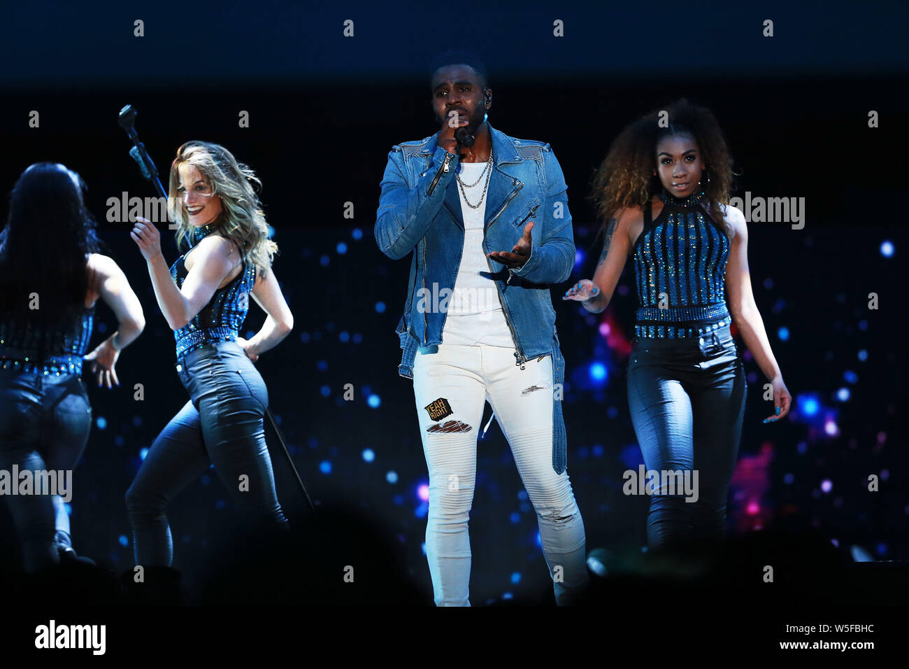 American singer-songwriter Jason Derulo performs during the draw ...