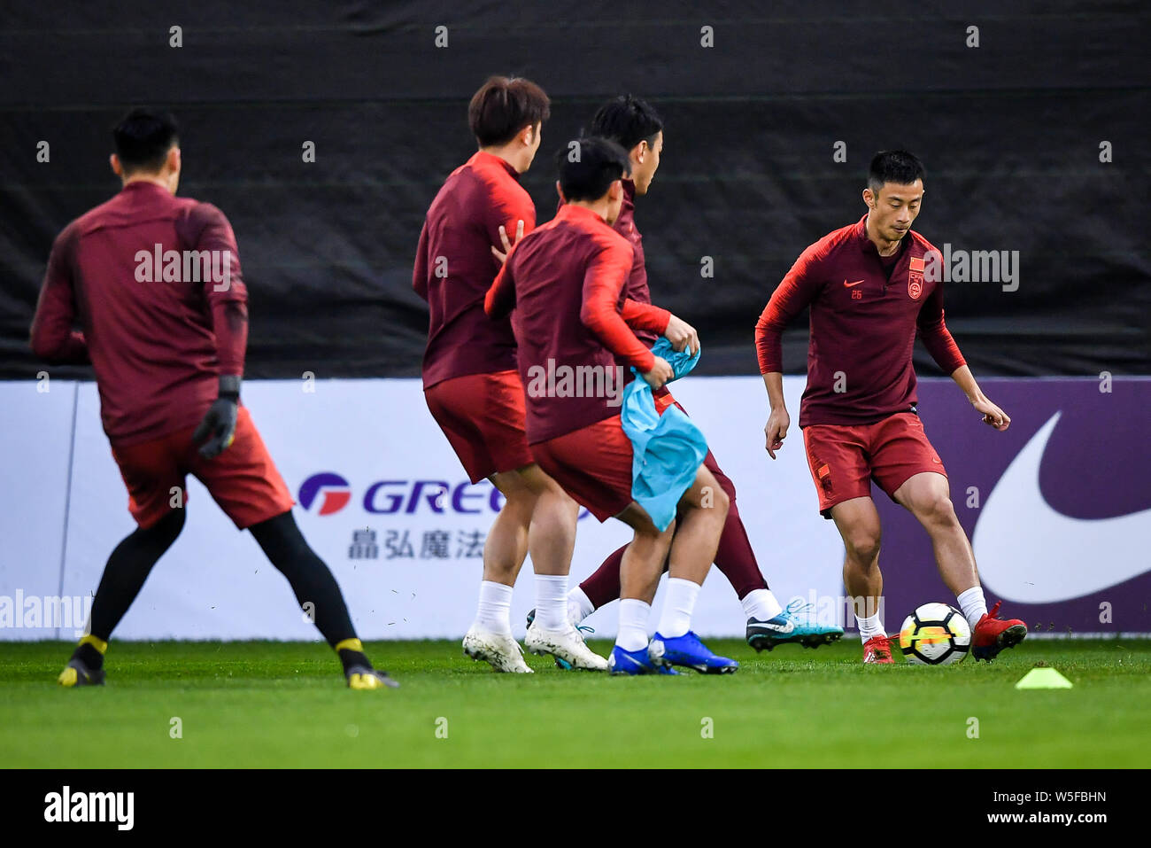 Players of Chinese national men's football team take part in a training ...