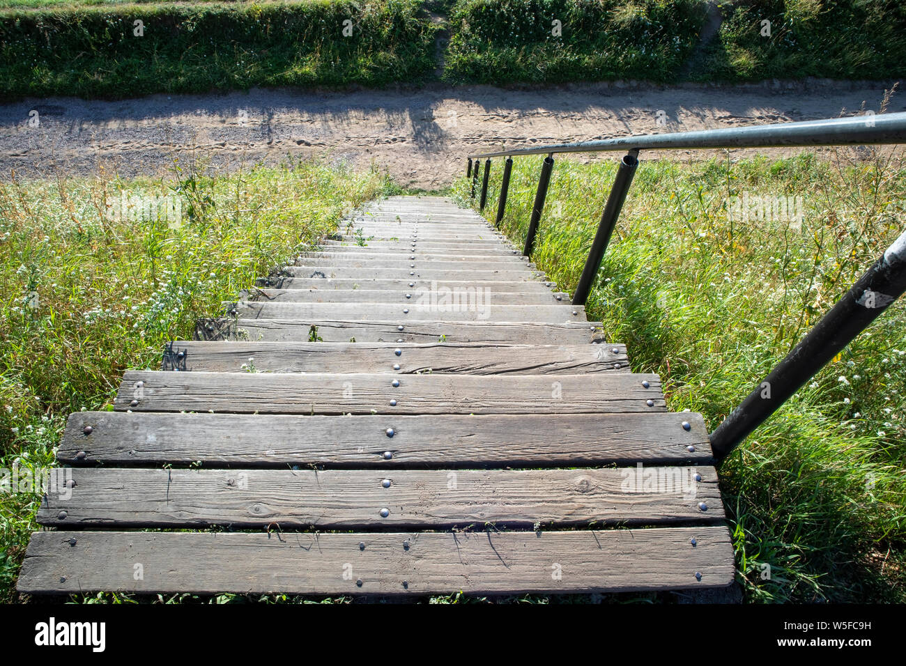 steps going down hill Stock Photo - Alamy