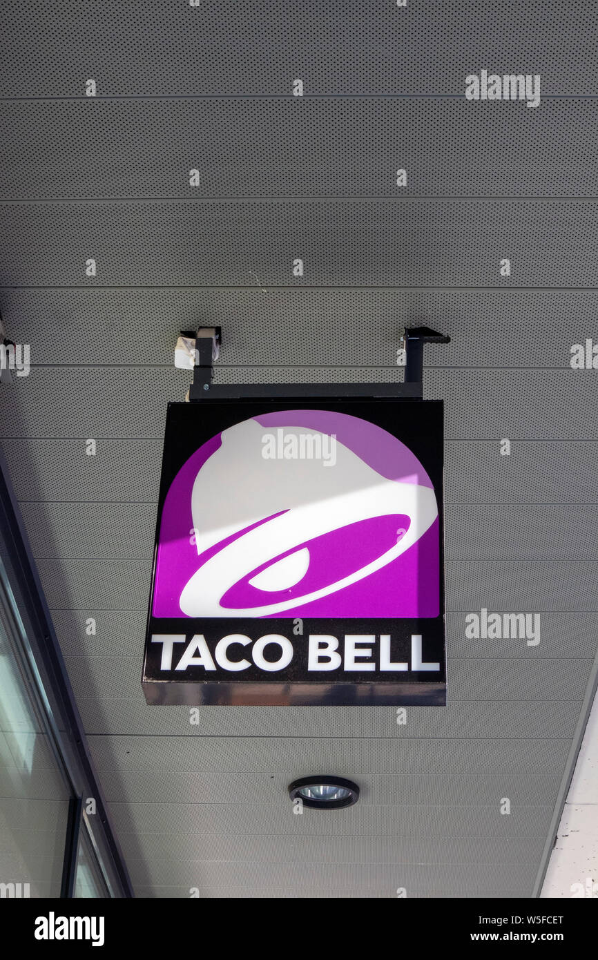 Taco bell sign hi-res stock photography and images - Alamy