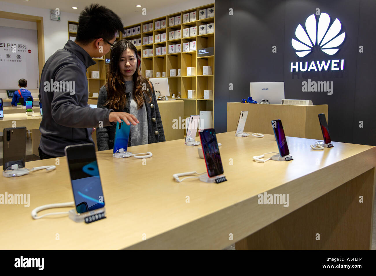 --FILE--Customers shop at a store of Huawei in Shanghai, China, 22 ...