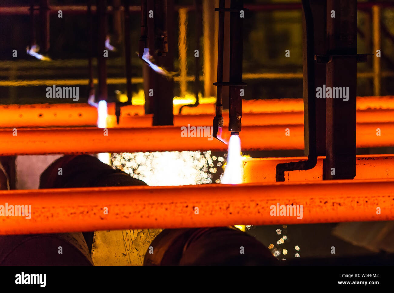 Torch cutting steel slab hi-res stock photography and images - Alamy
