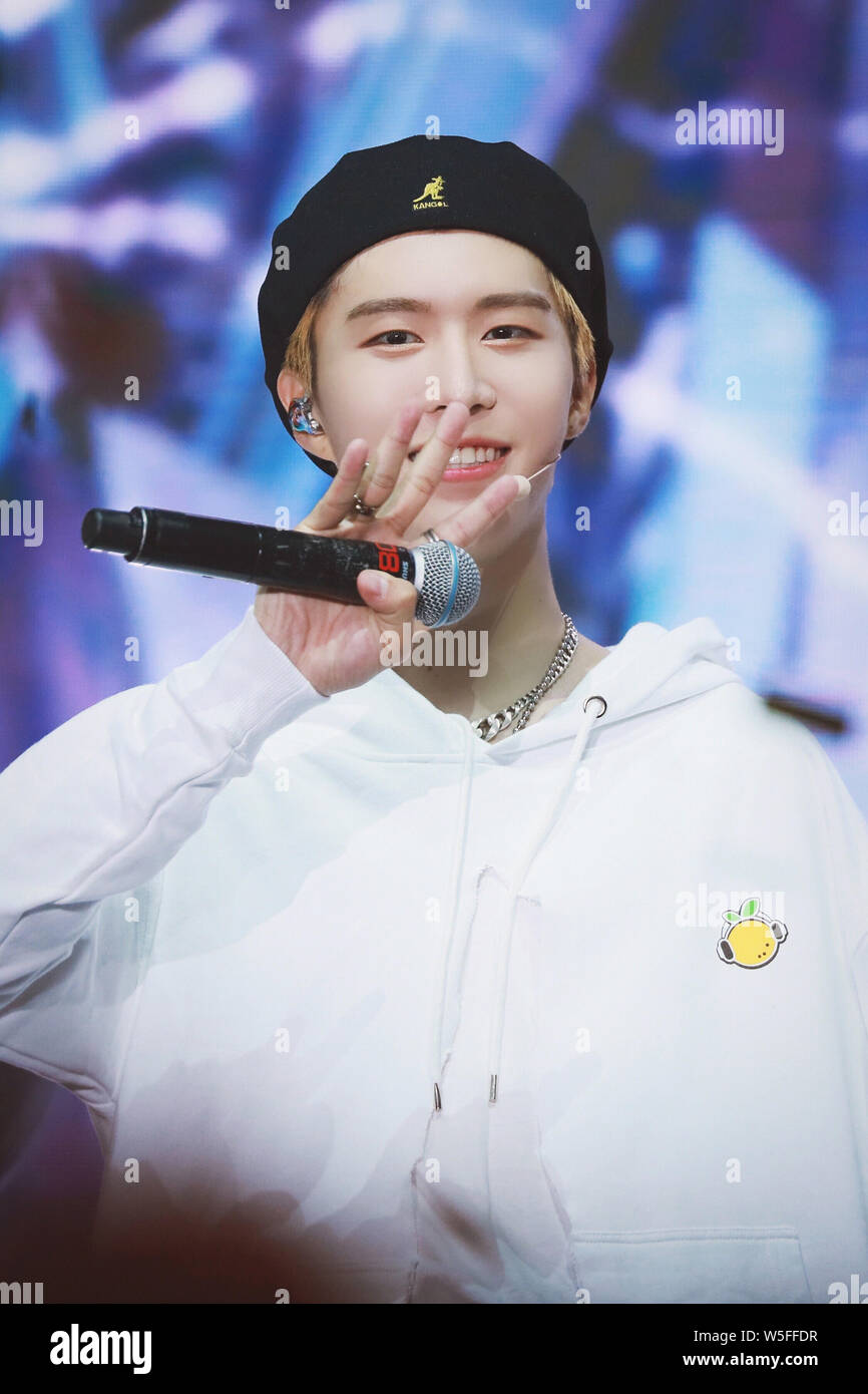 Chinese singer Fan Chengcheng, the younger brother of actress Fan ...