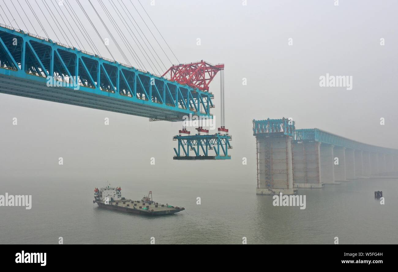 The No.28 auxiliary pier of the world's longest cable-stayed bridge ...