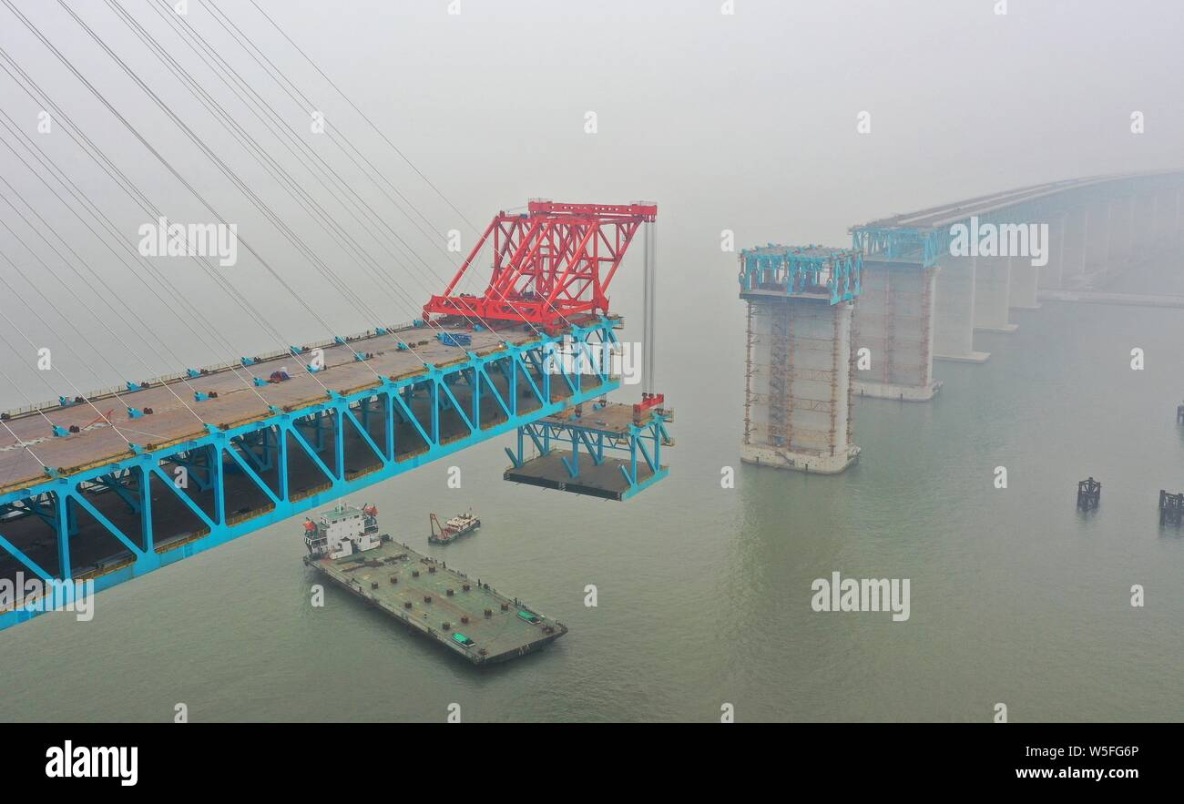 The No.28 auxiliary pier of the world's longest cable-stayed bridge ...