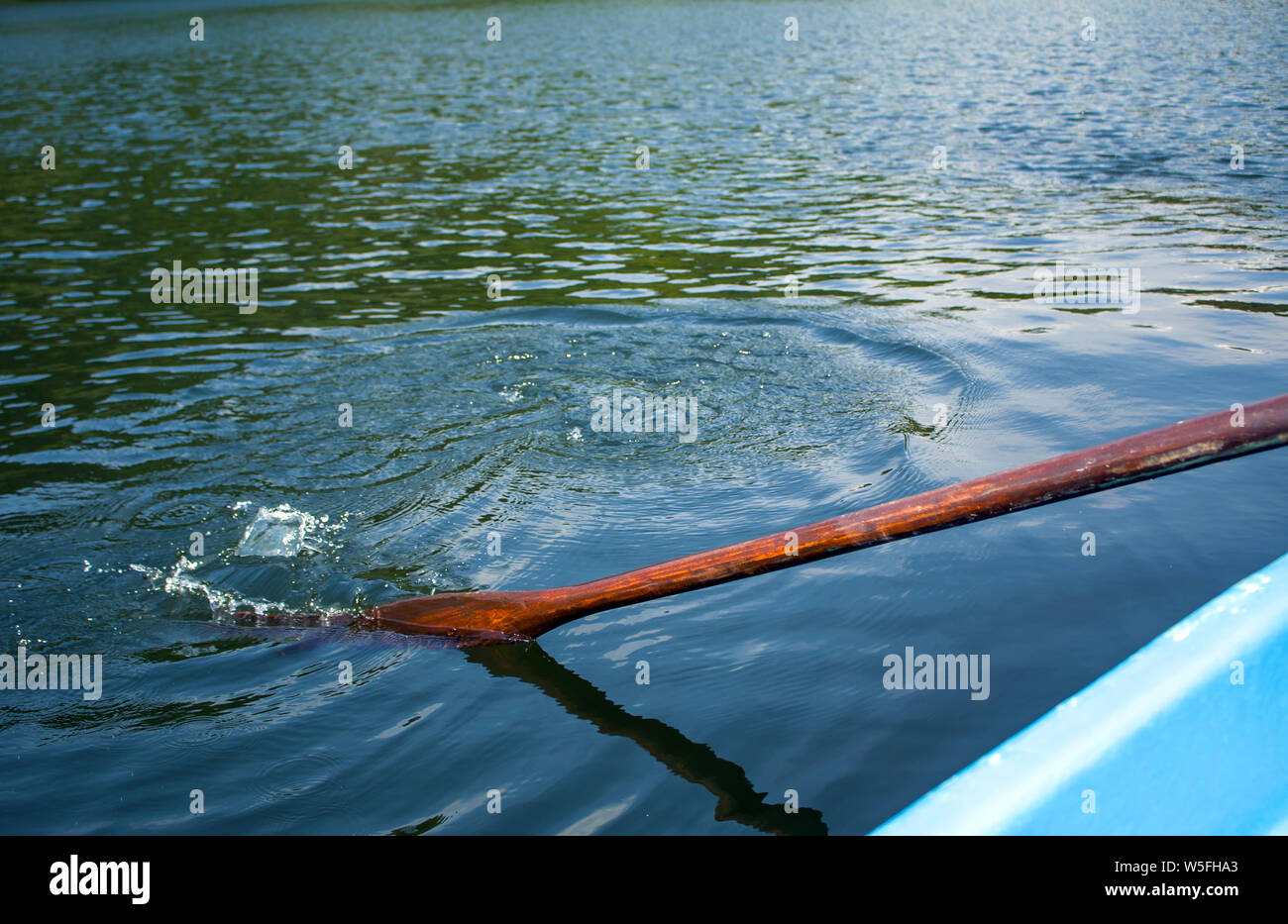 boat oar in the water and splashing water Stock Photo - Alamy